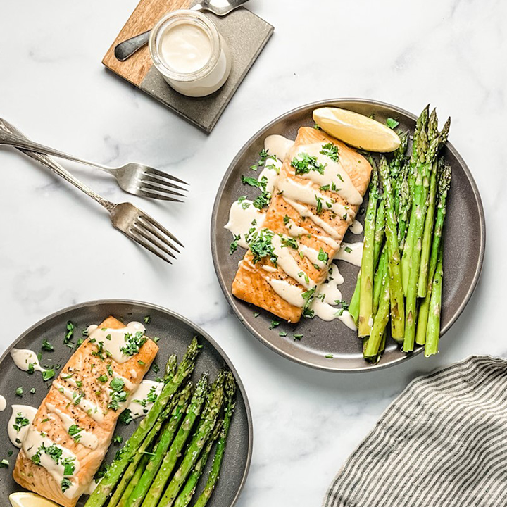 Salmon with Tahini Dressing and Roasted Asparagus - Joyva